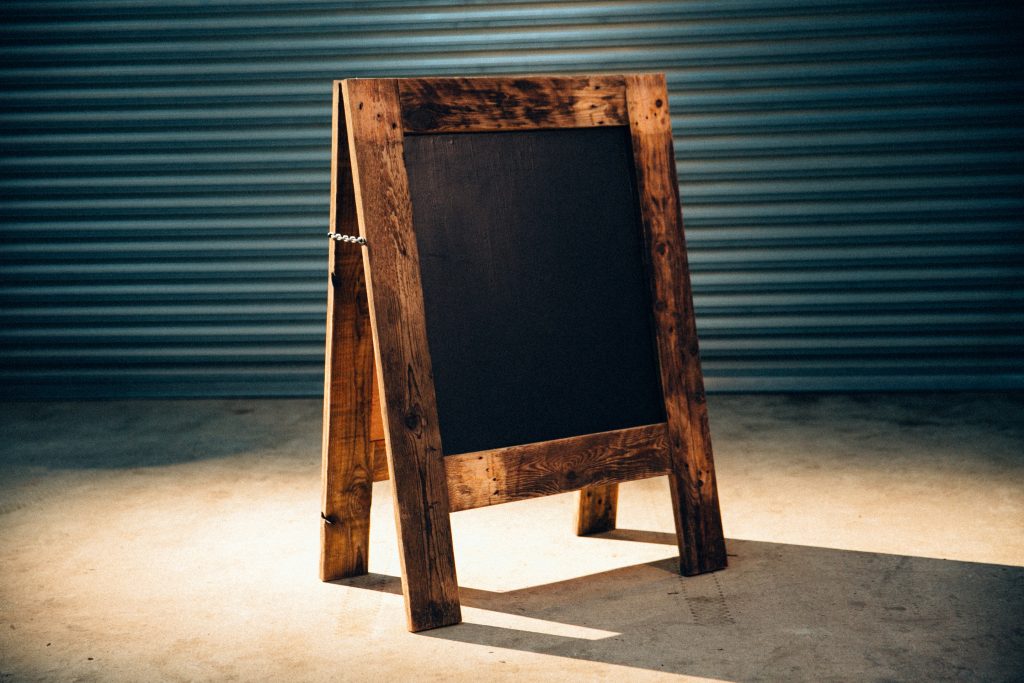 Easels & Blackboards – Rustic Hire