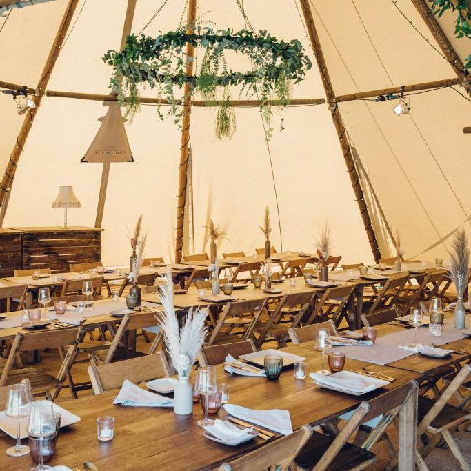 Great Oak Table – Seats 8 - Rustic Hire